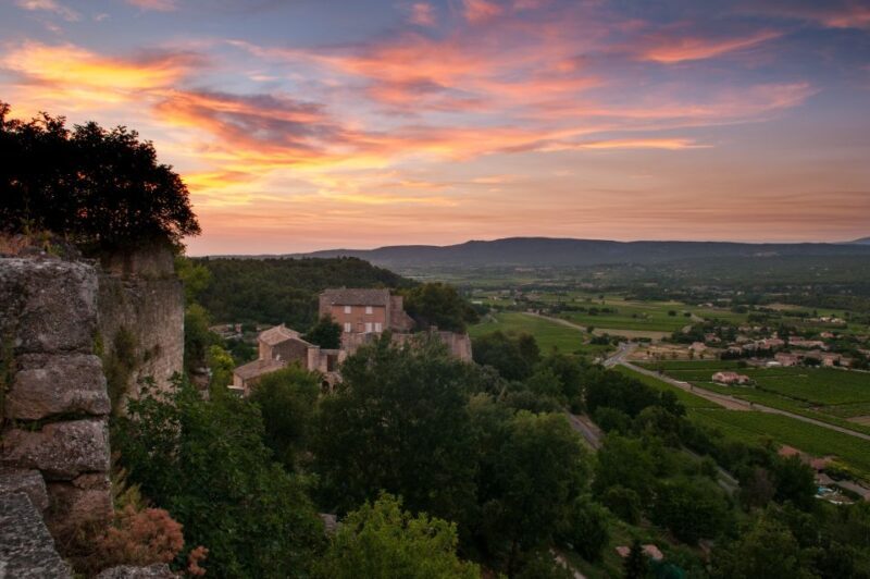 From Avignon: Luberon Villages Day Tour - Fontaine de Vaucluse: The Mystical Spring