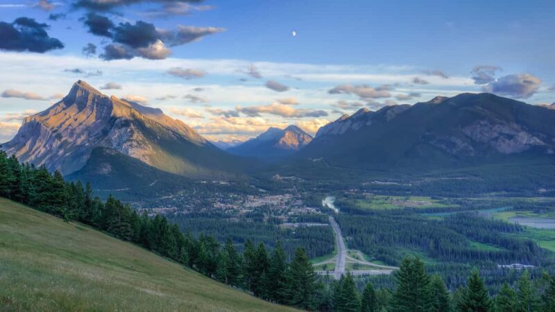 From Banff: Banff Wildlife & Scenic Highlights Premium Tour - Key Points