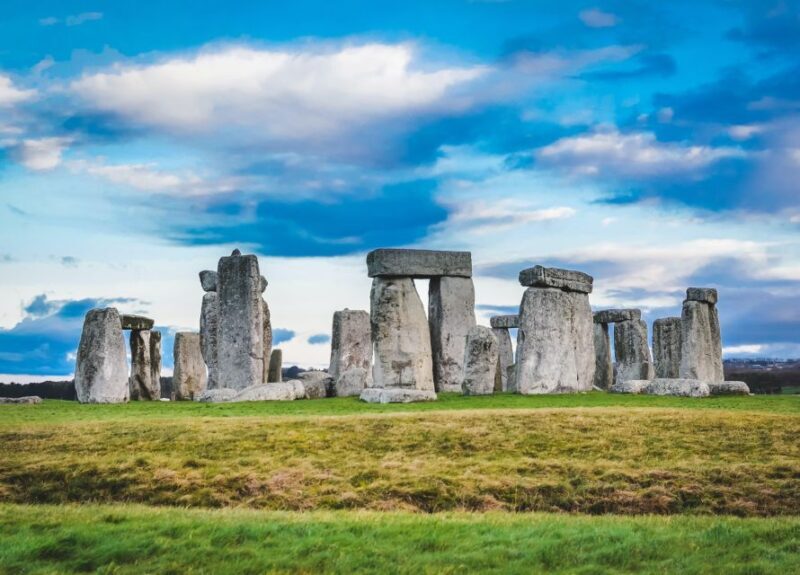 From Bath: Stonehenge & the Cotswolds Day Tour with Entry - The Guides: The Heart of the Experience