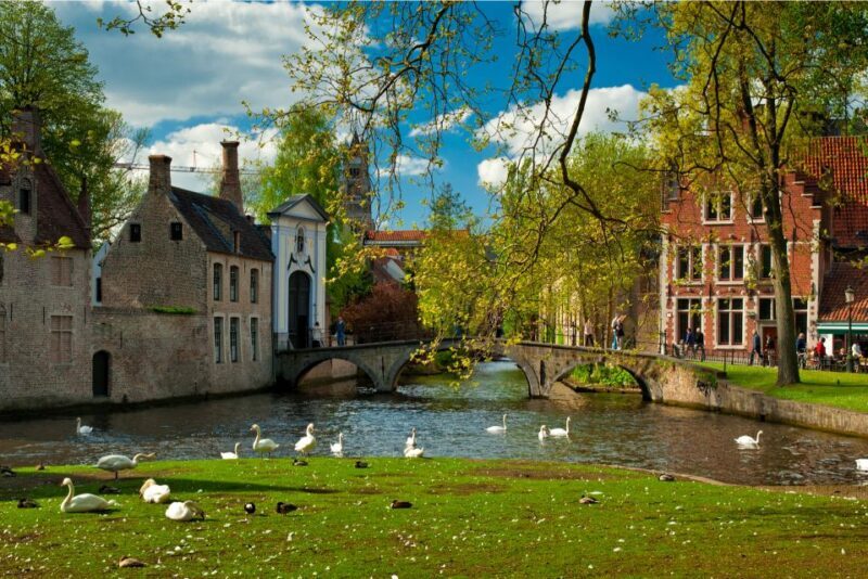 From Brussels: Bruges Day Trip with Boat Tour Option (ES) - Key Points