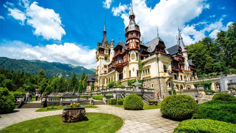 From Bucharest: Dracula's castle, Peles Castle and Brasov - Key Points