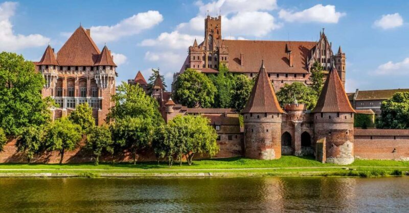 From Gdansk: Half-Day Malbork Castle Tour with Audioguide - Exploring the Gdansk to Malbork Castle Half-Day Tour: A Deep Dive