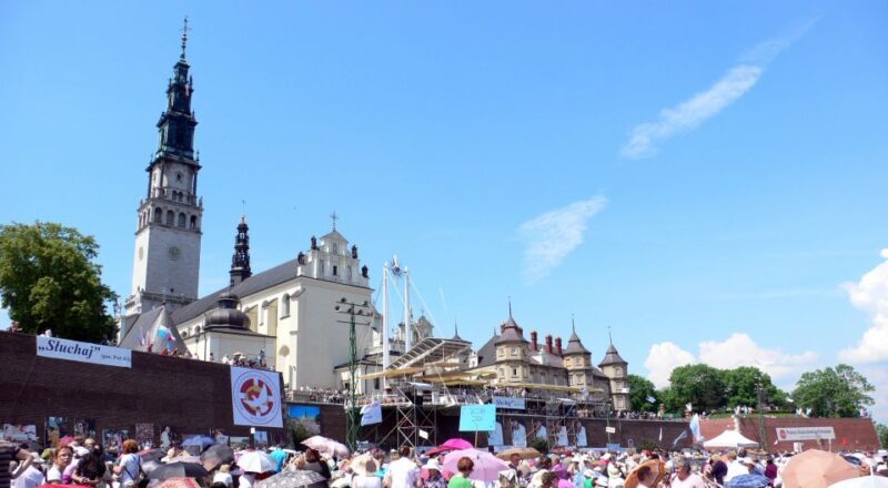 From Krakow: Full-Day Wadowice & Czestochowa Tour - Exploring the Full-Day Wadowice & Czestochowa Tour from Krakow