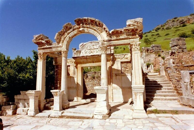 From Kusadasi: Ephesus Guided Private Tour - Authentic Experiences and Hidden Gems