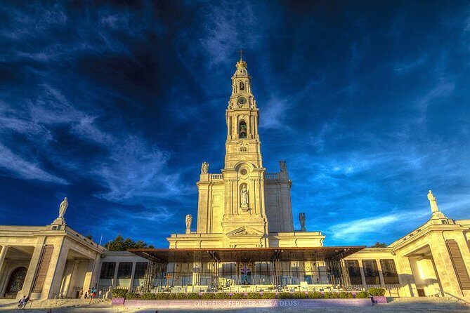 From Lisbon: Fatima Batalha Nazare & Obidos Small Group Day Trip - Transportation & Group Experience