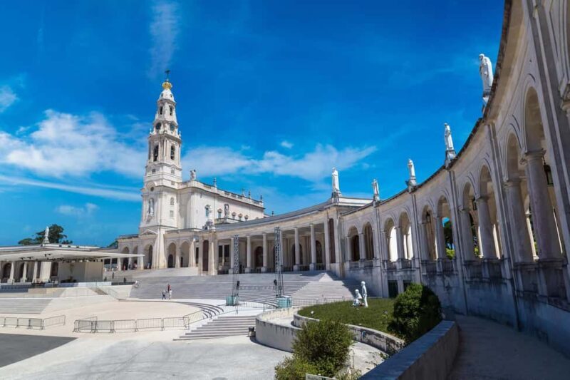 From Lisbon: Tomar and Fátima Day Trip with Guide - Key Points