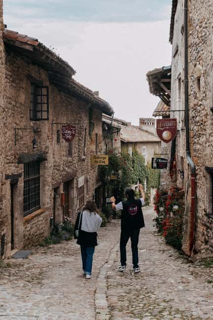 From Lyon : Beaujolais - Pérouges Full Day Shared Trip - Gourmet Experience and Classic Beaujolais Charm