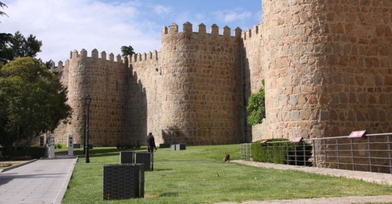 From Madrid: Avila and Segovia Full-Day Tour - Exploring Ávila: The Walled City
