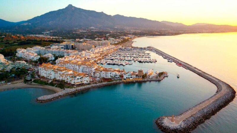 From Málaga: Marbella, Mijas y Puerto Banús Guided Tour - Practical Tips for Your Day