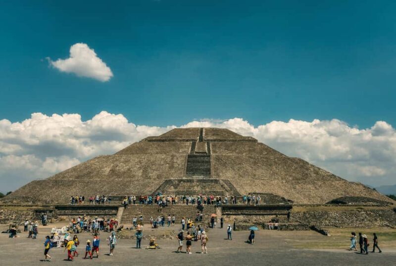 From Mexico City: Expedition with Early Access to Teotihuacan - An in-depth look at the journey