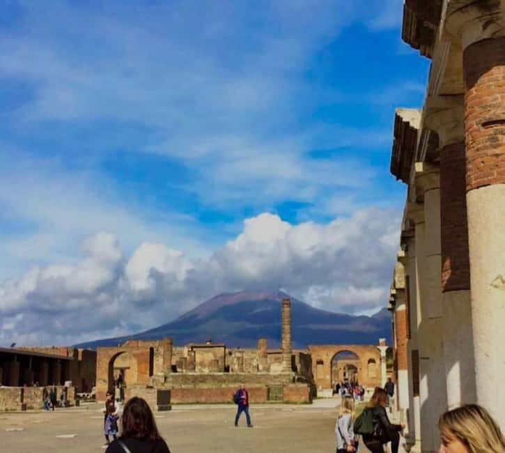 From Naples: Pompeii and Vesuvius by Bus - The Experience on the Ground