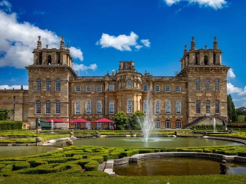 From Oxford: Churchill Tour to Blenheim Palace & his grave. - Key Points