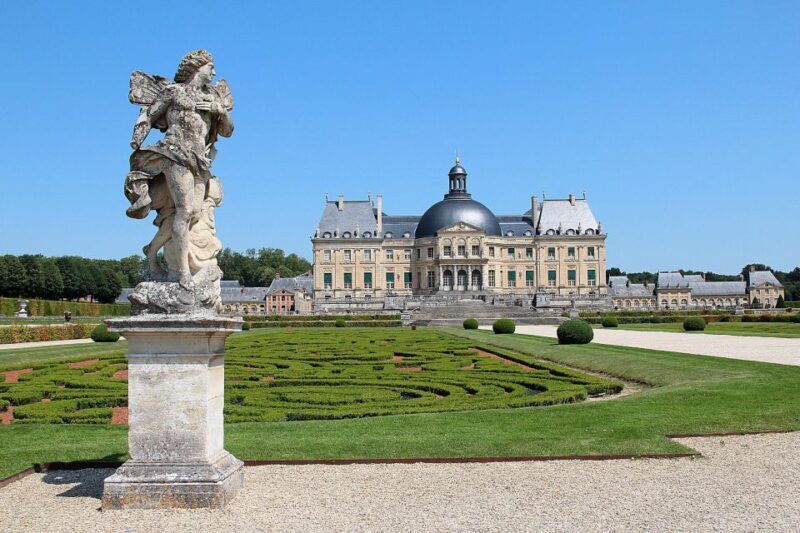 From Paris: Fontainebleau & Vaux-le-Vicomte Private Tour - Vaux-le-Vicomte: Baroque Beauty and Garden Grandeur