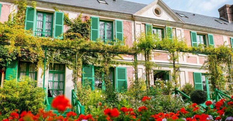 From Paris: Giverny and Versailles Palace Guided Day Trip - Practical Tips for Travelers