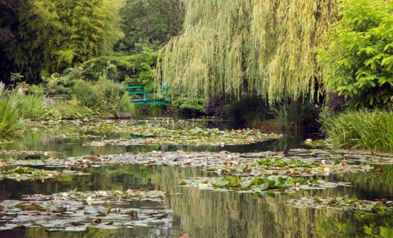 From Paris: Giverny & Monets House Skip-the-Line Tour - Transportation and Group Dynamics