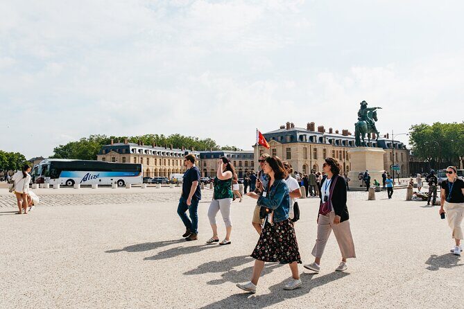 From Paris: Versailles Palace Live Tour with Gardens Access - How the Tour Works: A Detailed Breakdown