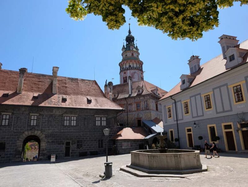 From Prague: eský Krumlov & Holaovice Village Day Tour - FAQs