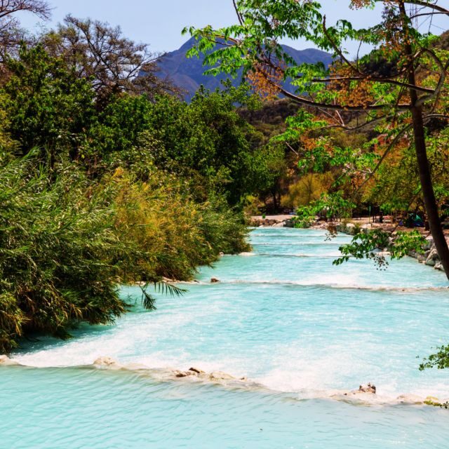 From Querétaro Grutas de Tolantongo - The Experience of Guides and Group Size