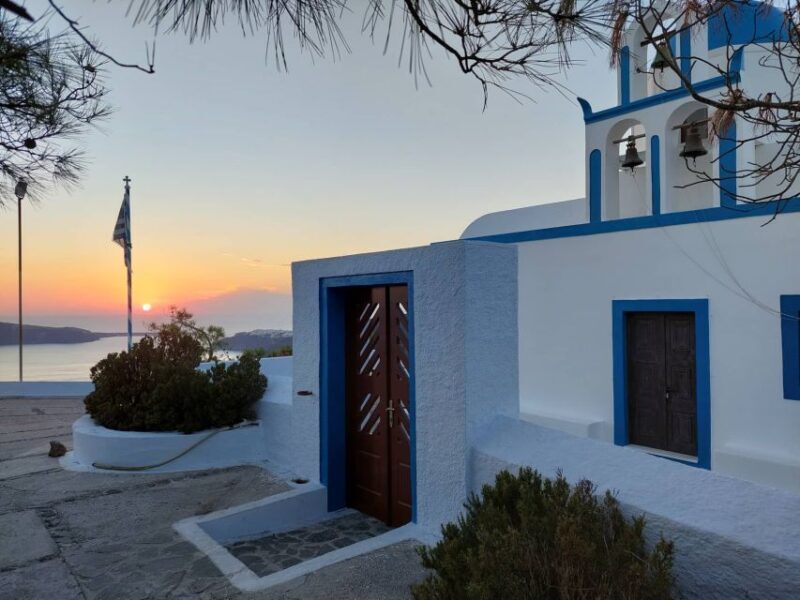 From Santorini: Guided Oia Morning Tour with Breakfast - Who should consider this tour?