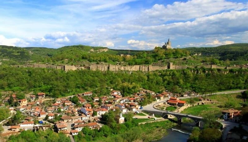 From Sofia: Veliko Tarnovo and Arbanasi - Exploring the Charm of Arbanasi and Veliko Tarnovo