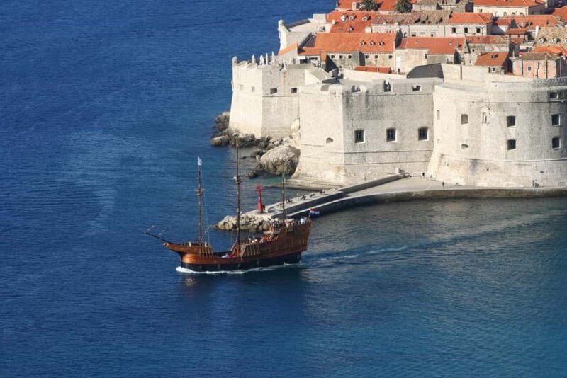 From Split: Dubrovnik Day Trip incl. Stop in Ston - Ston: A Medieval Marvel and Culinary Paradise