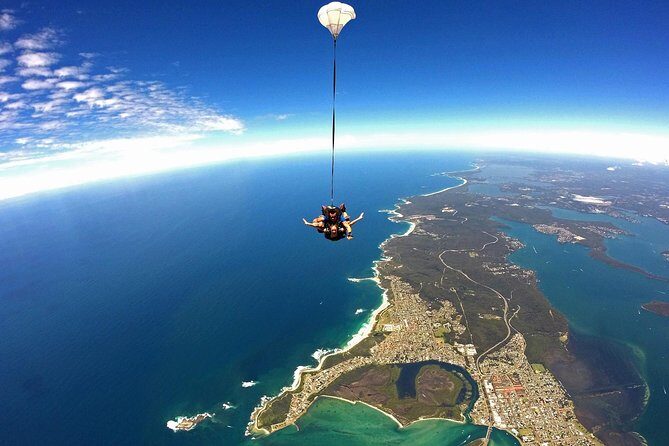 From Sydney: Tandem Skydive Experience over Newcastle Beach - Who Should Consider This Experience?