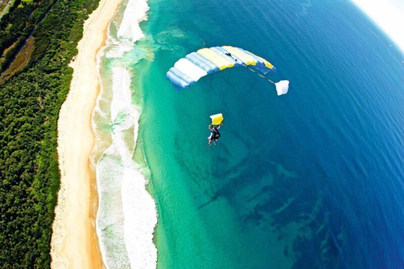 From Sydney: Tandem Skydive Experience over Wollongong Beach - Who Should Consider This Experience?