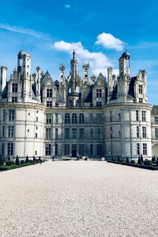 From Tours: Chenonceau and Chambord Castles Guided Tour - Introduction: First Impressions of the Loire Castle Tour