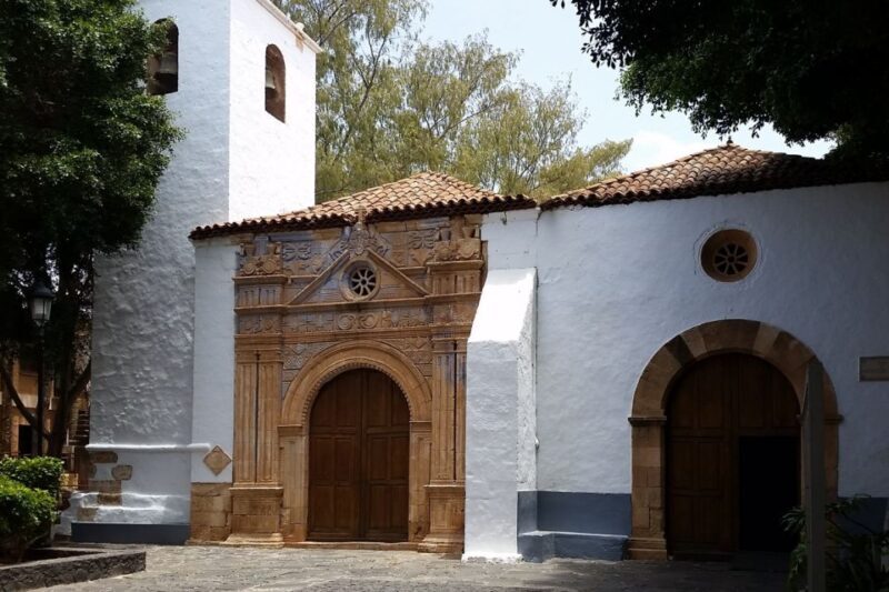 Fuerteventura: Panoramic Tour - The Guides: Knowledgeable and Multilingual