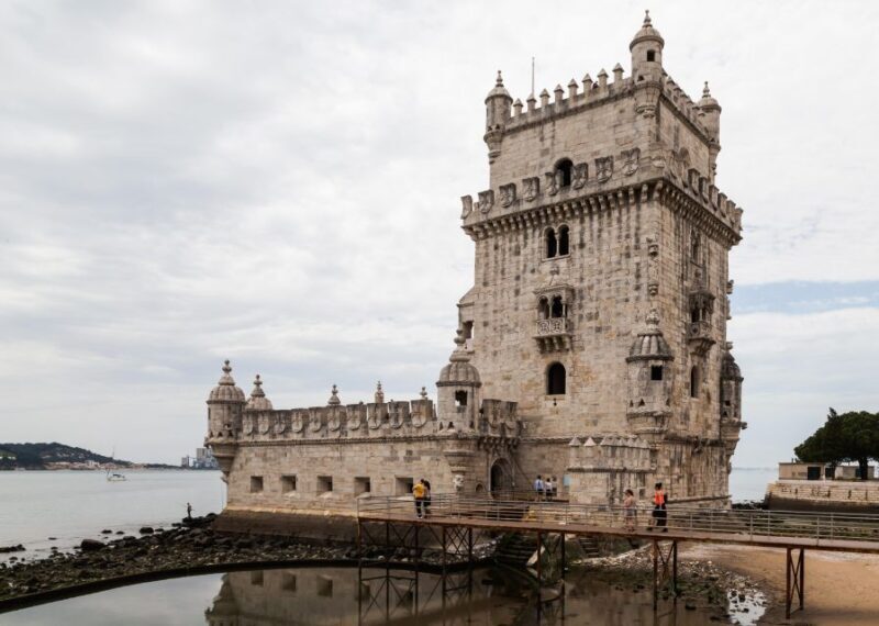 Full city of Lisbon on board of a private car - FAQ