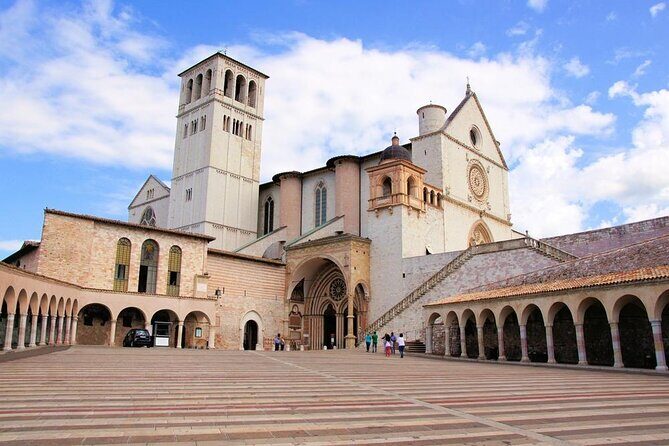 Full-Day Guided Historical Tour of Cascia and Assisi - Key Points