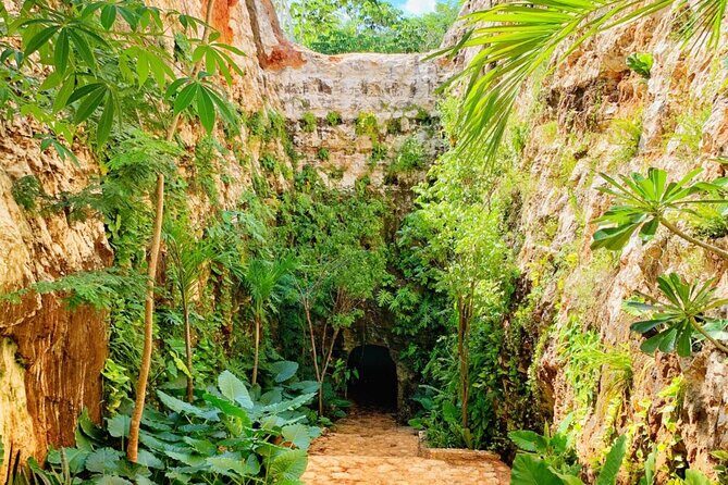 Full-Day Private Tour to Izamal, Yokdzonot and Tsukán - Exploring the Itinerary in Depth