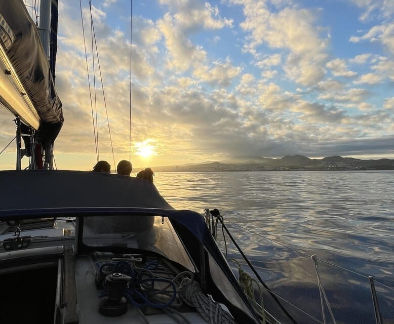 Full Day: Sailing tour with lunch & snorkeling included. - Key Points