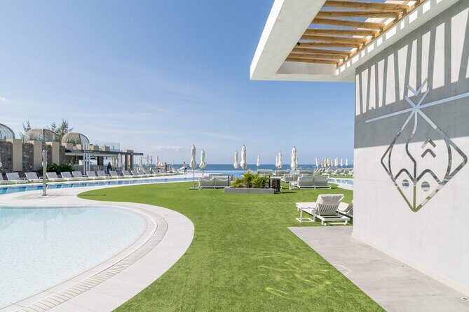 Full Day Ticket at Perchel Beach Club with Lunch - Who Should Consider This Tour?