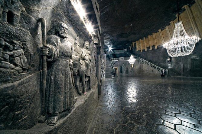 Full day tour to Auschwitz-Birkenau and Salt Mine with a local guide from Krakow - An In-Depth Look at the Tour Itinerary