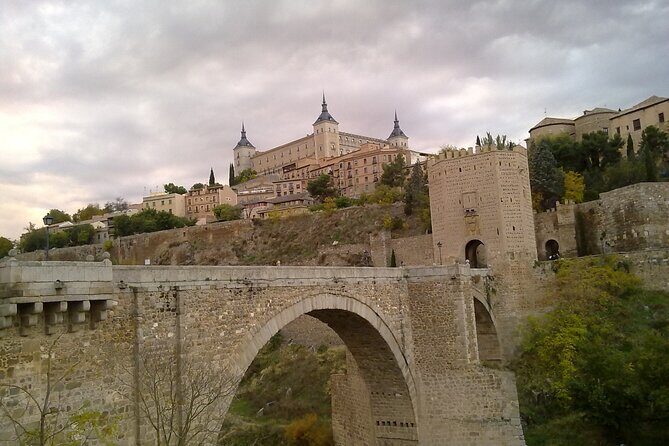 Full Day Tour to Toledo and Segovia - Key Points