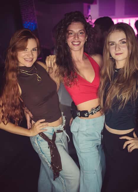 Fun Explorers Pub Crawl with free welcome shots and free ent - Key Points