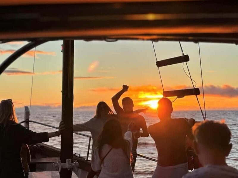 Funchal: Sunset Tour on Traditional Madeiran Boat w/ Drinks - FAQ