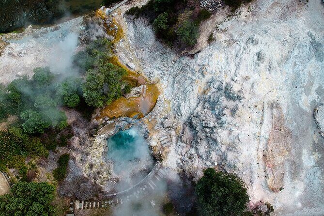 Furnas Volcano, Lake, Geysers, Tea Plantation and Terra Nostra - Key Points