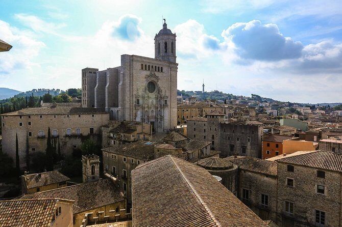 Game of Thrones: Medieval Girona Private Tour with Hotel pick-up - The convenience of hotel pickup and an overview of Barcelona