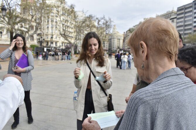 Games and History Walking Tour in the Center of Valencia - Practical details and what to expect