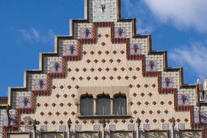 Gaudi's Casa Batlló and La Pedrera with Chocolate Tasting - A Heartfelt Dive into Gaudí’s Architectural Marvels with a Tasty Twist  