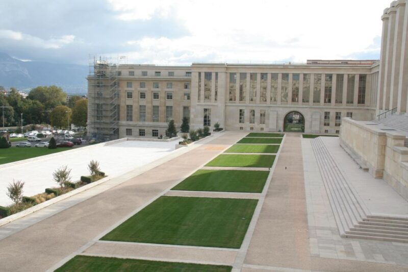 Geneva: Private Walking Tour with a Local Guide - Who Should Consider This Tour?