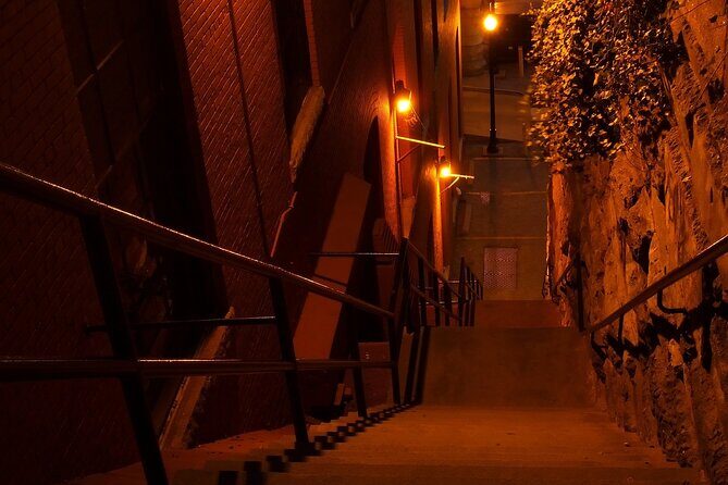 Georgetown's Famous Ghosts Smartphone Guided Haunted Walking Tour - Key Points  