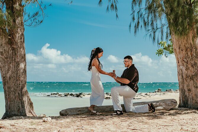 Get Engaged on Maui Beach with a Photographer - An Overview of the Experience
