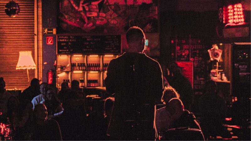 GET UP Comedy in Hamburg - Life is too short not to laugh! - What To Expect During the Shows