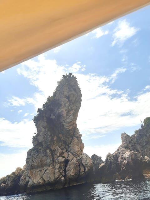 Giardini Naxos: Isola Bella and Grottos Cruise with Aperitif - FAQs