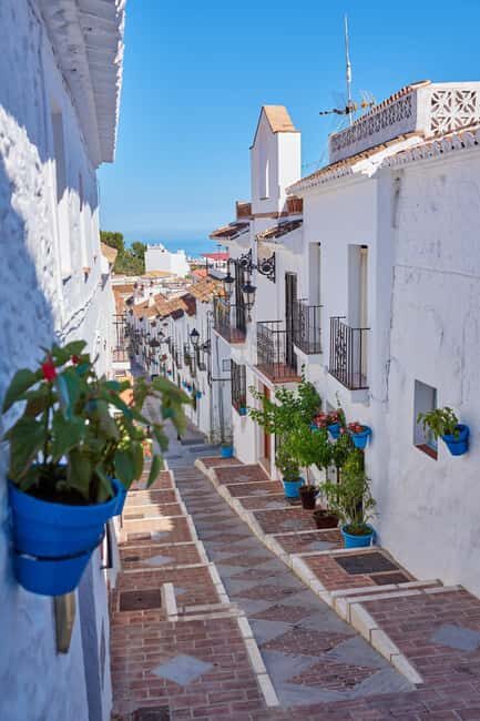 Gibraltar and Mijas town Day Trip with Free Time from Málaga - Key Points