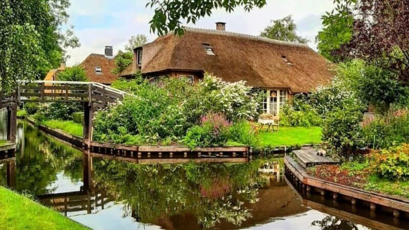 Giethoorn : 1 Hour Canal Cruise in Village With Coffee/Tea - Enhancing Your Experience with Extras