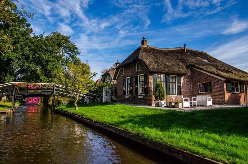 Giethoorn: Canal Cruise & lake Tour & Sightseeing Village - Key Points
